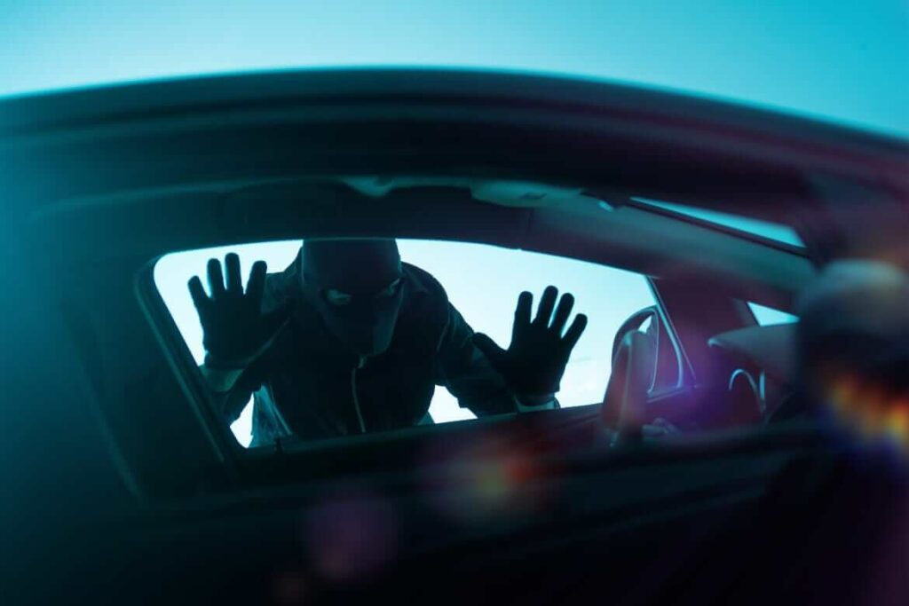 How to Avoid Carjacking and Keep CARJACKERS off your Car