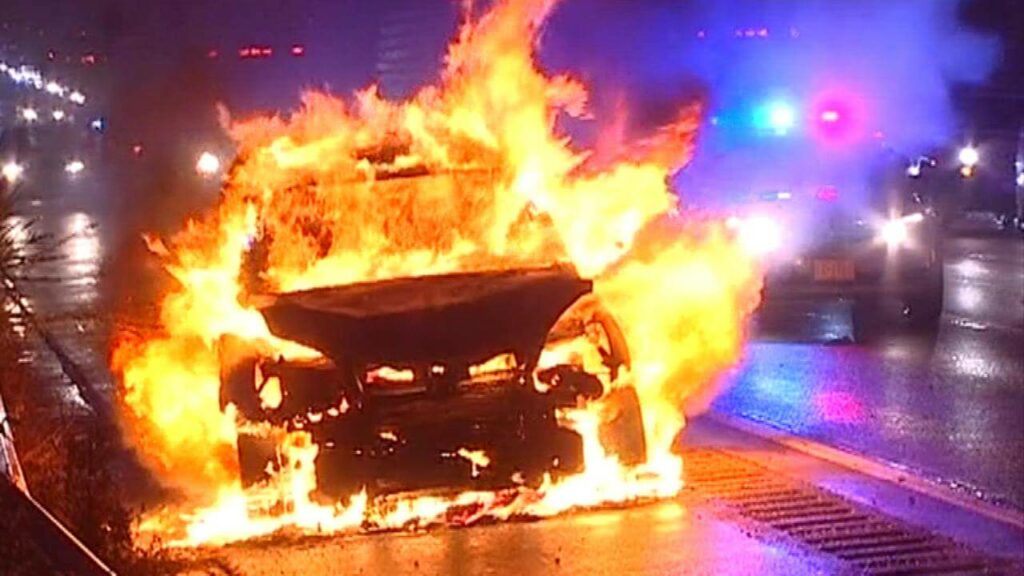 10 Signs from your car that you should NEVER IGNORE!!